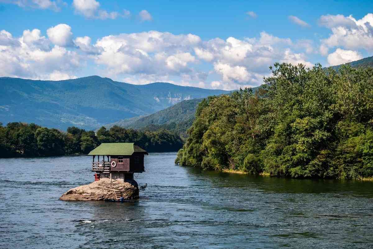 令人瞠目結舌位置奇特的建築物｜大紀元時報 香港｜獨立敢言的良心媒體